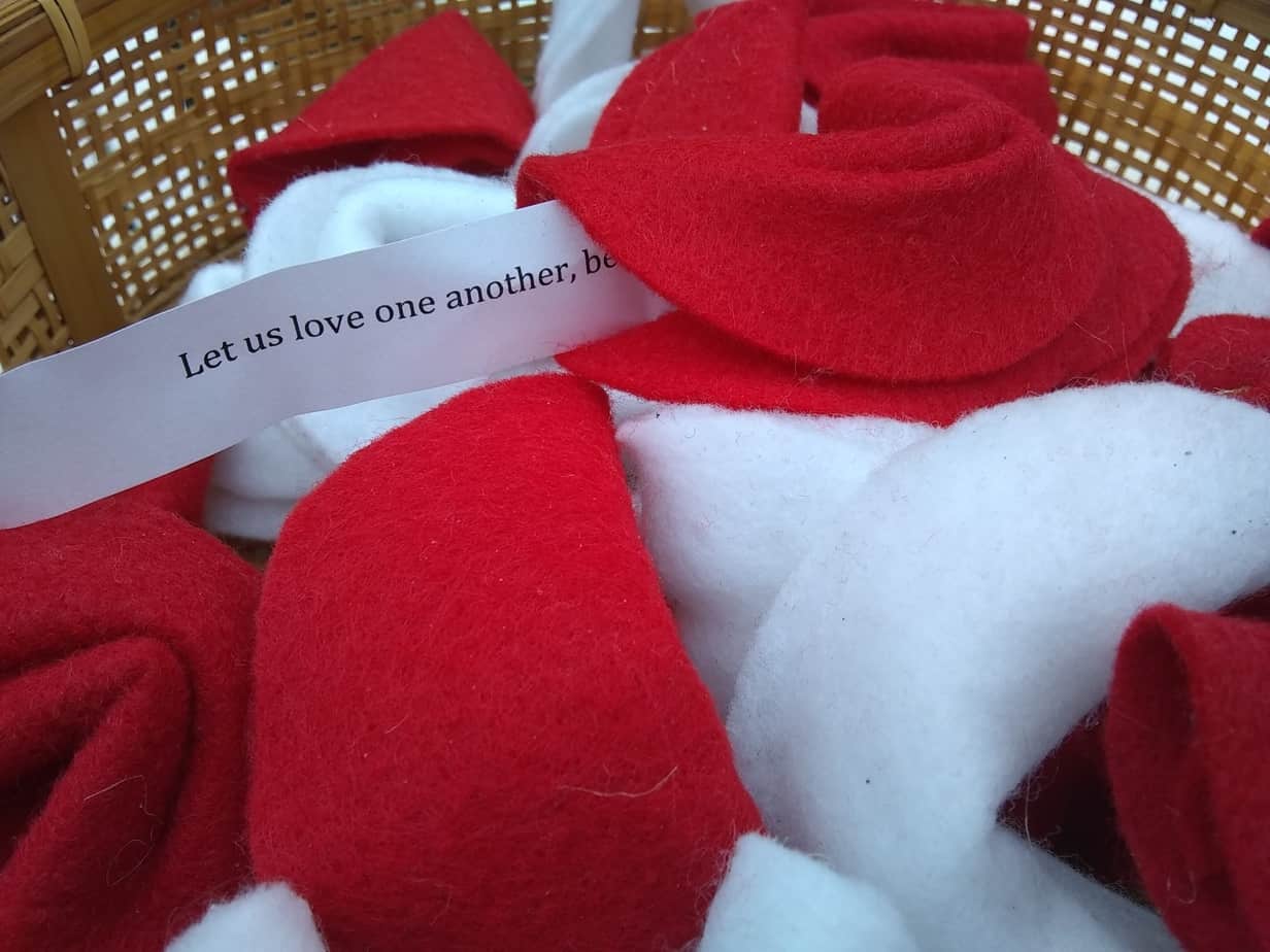 DIY Felt Fortune Cookies Valentine's Day Craft + free Valentine ...