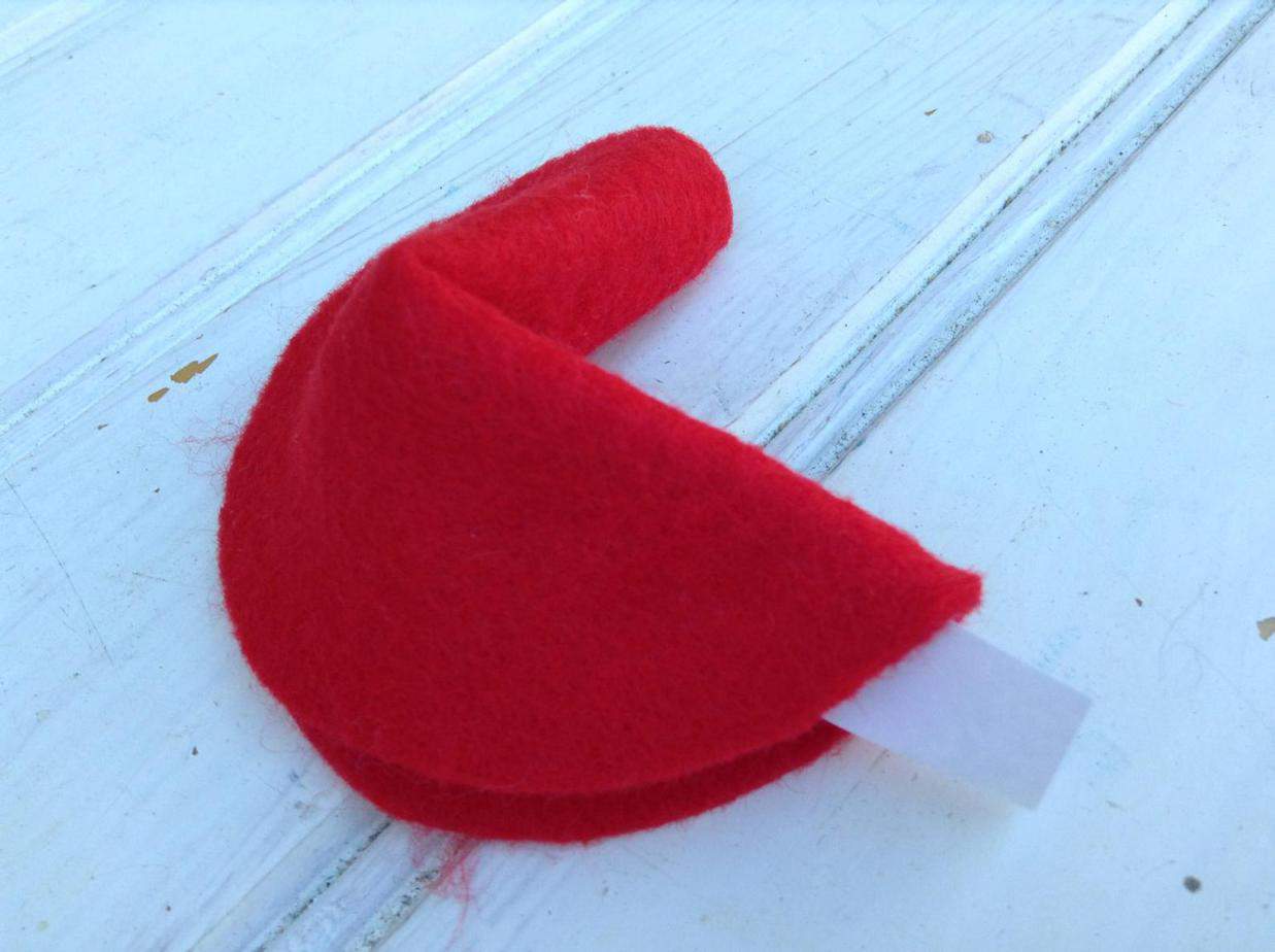 DIY Felt Fortune Cookies Valentine's Day Craft + free Valentine ...